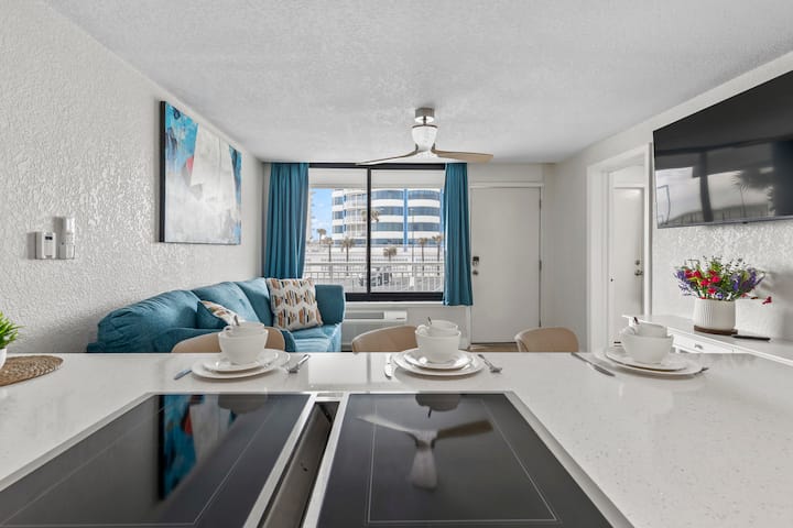 #111 Two Bed Room, Tow Bath, Full Kitchen - Daytona Beach, FL