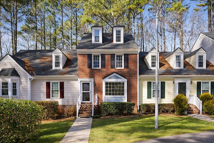 Floating Flamingo; Walk To Downtown Cary; Greenway - Cary, NC