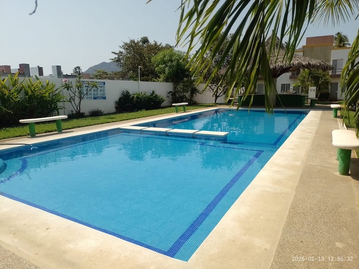 Casa En Condominio Con
Alberca Cerca Pto. Marqués - Acapulco