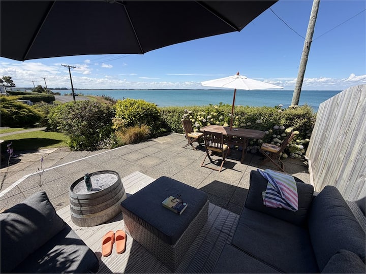 On The Rocks - Beachfront Crib - Riverton/Aparima