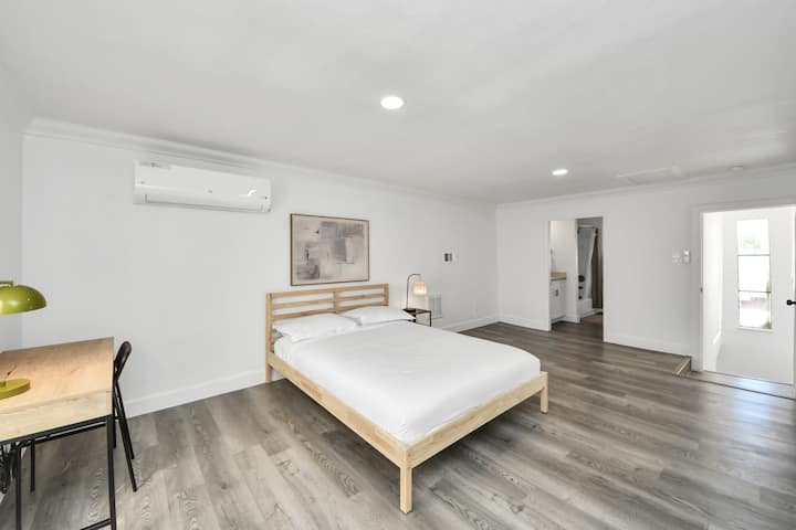 Luxury 1br Escape In Prime Houston Area - Houston, TX
