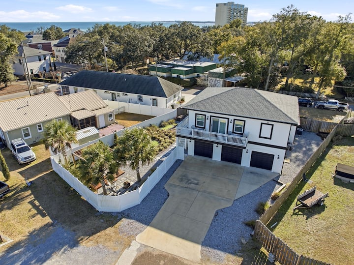 Costal Retreat Near Nas, Beach | Family-ready - Warrington, FL