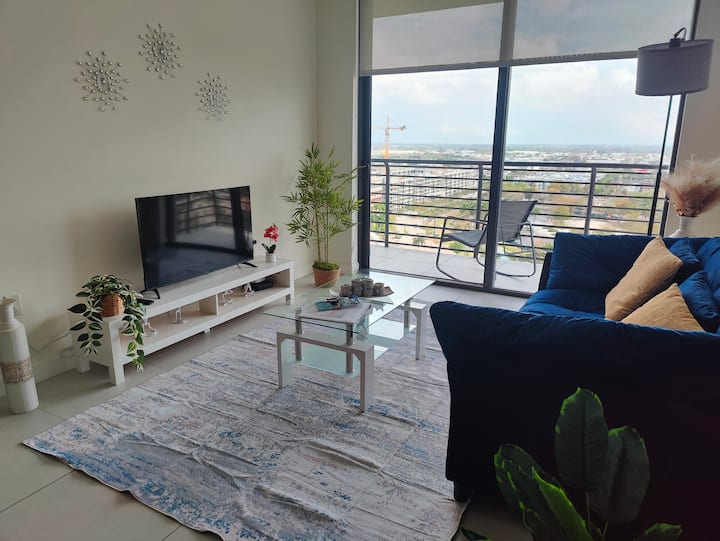 Elegant 1br-1ba Getaway | Luxe Stay In Doral - Doral, FL