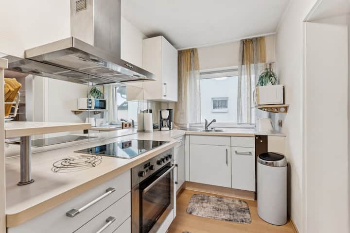 Helles Apartment Mit Wlan, Tv, Küche, Bad - Wiesbaden