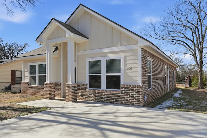 Modern Home In Tyler Texas- - Tyler, TX