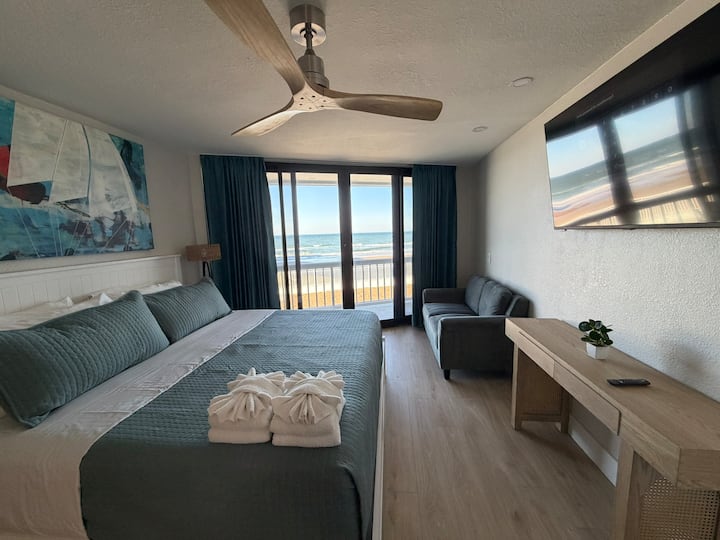 #215 Ocean Front King Size Bed, Full Kitchen, Suit - Daytona Beach, FL