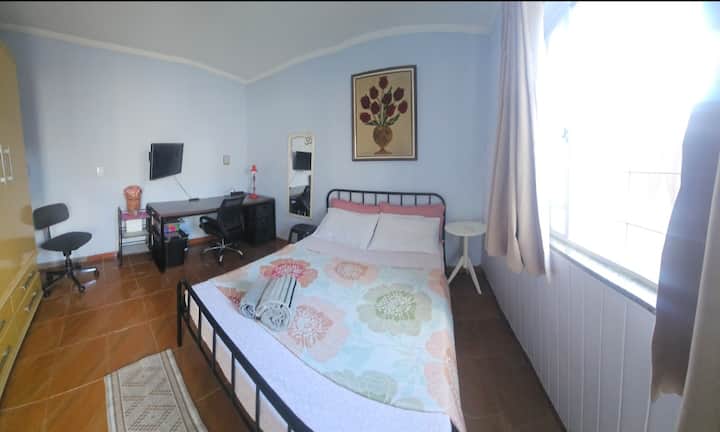 Quarto Aconchegante Com Entrada Independente. - Pouso Alegre