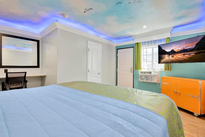 Mid City Inn | Private Room Near Dtla & Hollywood - Los Angeles, CA