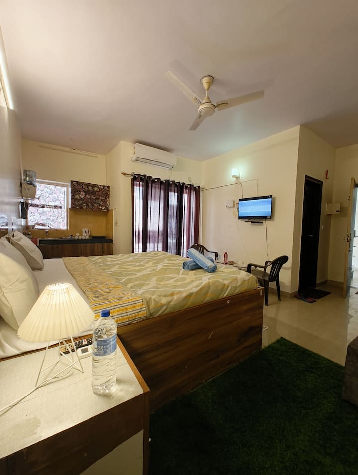 Peaceful Ac Studio Near Prem & Banke Bihari Mandir - Vrindavan