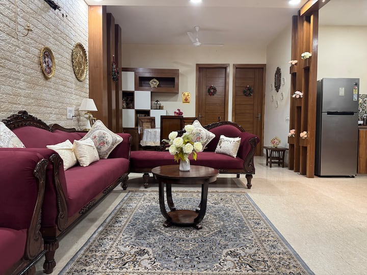 The Moonvale Lux (Victorian Cottage Stay) - Chandigarh