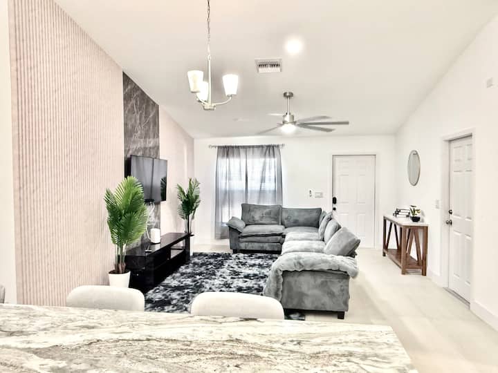 New Elegant Home - Lehigh Acres, FL