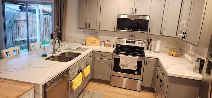 Cozy, Relaxing, Welcoming Home - Bakersfield, CA