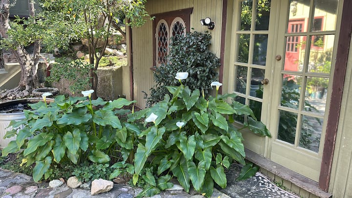 Private 1920s Topanga Hunting Lodge With Big Views - Topanga, CA