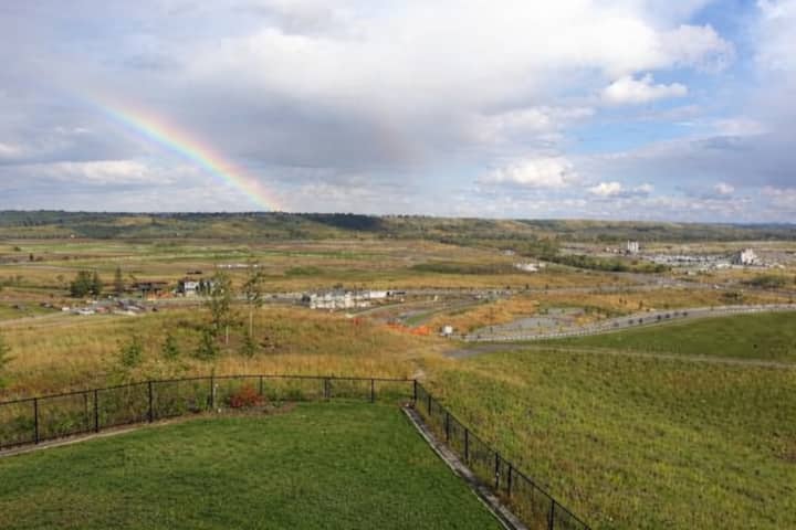 Private Walkout Suite With A View - Calgary