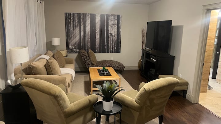 Private Walkout Suite With A View - Calgary