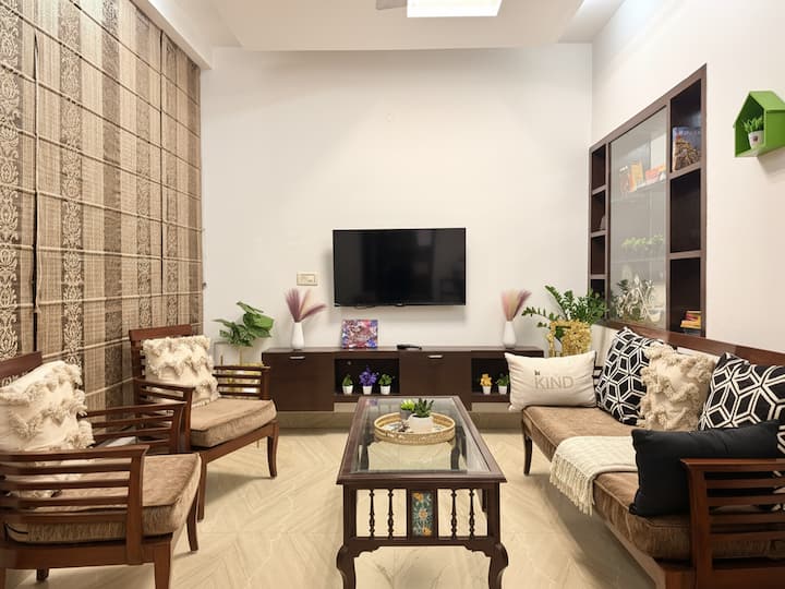 Luxury 4br Private Home Near Airport, South Delhi - New Delhi