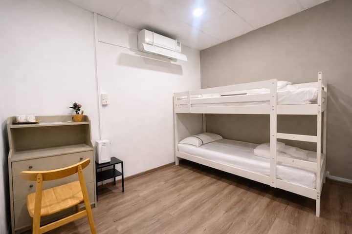 Simple Double Room - Quiet And Tucked-away - Clementi