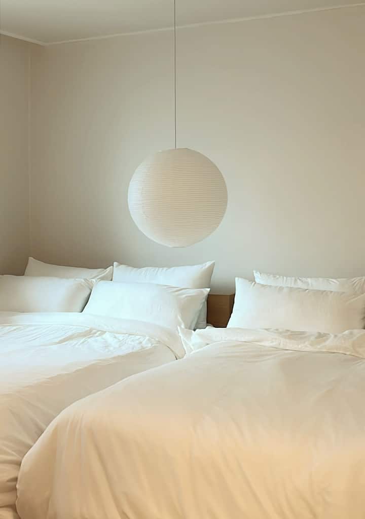 [New] 공항버스 마포역 5분 | 공항철도 Arex 공덕역 10분 / 최대 6인 감성숙소 - Seoul