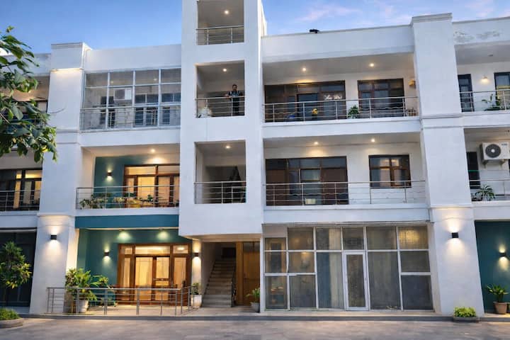 E-sadan Is A Peaceful And Well-maintained Ooh. - Agra