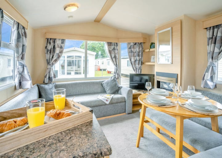 Bronze Caravan With Parking 4 - Porthcawl