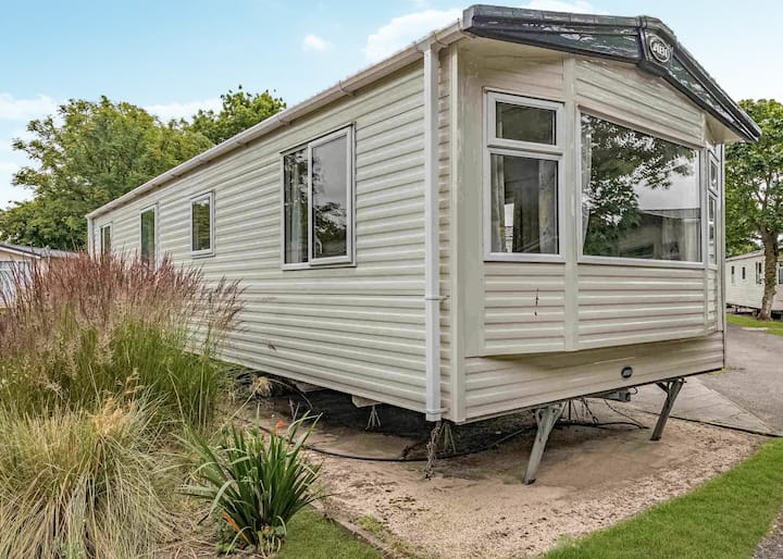 Gold 3 Bedroom Caravan, Sleeps 8. With Parking - Great Yarmouth