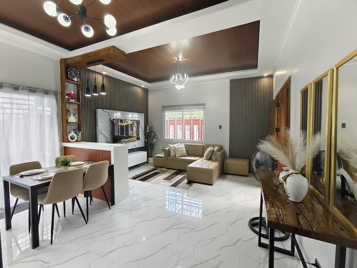 Villa De Mangkas - Stylish Private Getaway - Bago