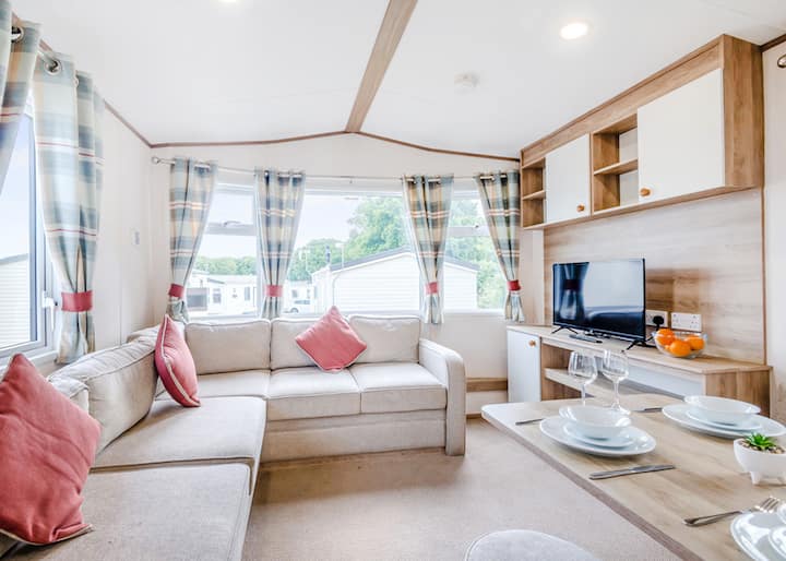 Bronze Caravan With Parking* -