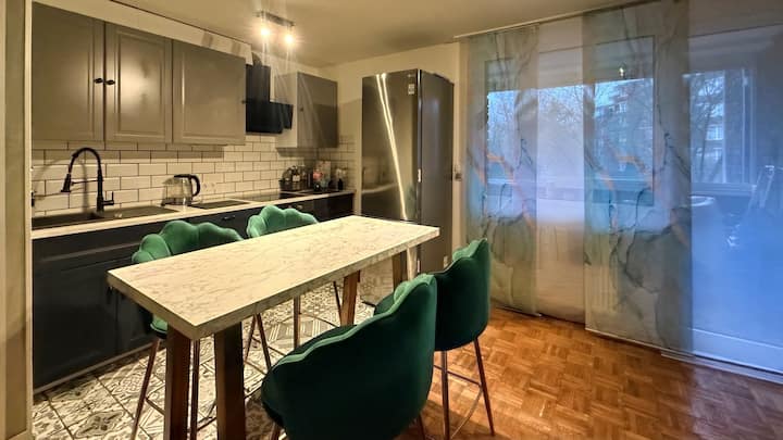 Großzügige 3-zimmer-ferienwohnung Mit Balkon - Mönchengladbach