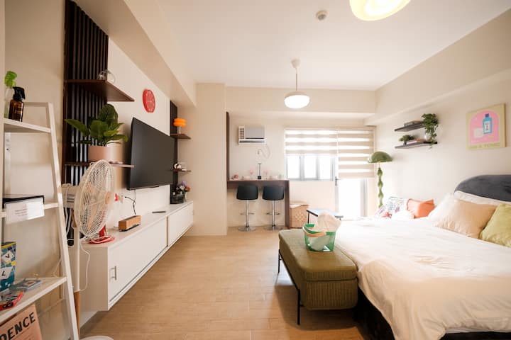 Cozy Studio Suite In Cubao | Wi-fi + Netflix - Quezon City