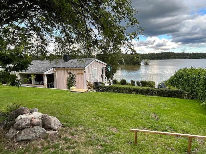 Stuga Med Sjötomt O Egen Brygga - Sweden