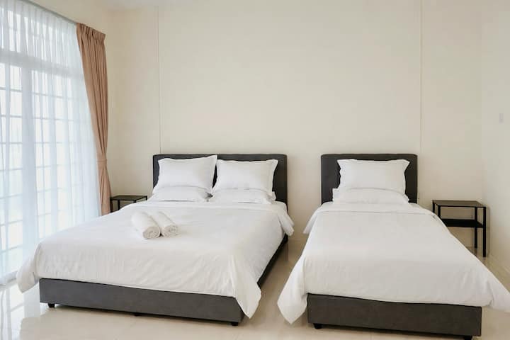 Comfy Family Room With Large Balcony - Parit Buntar