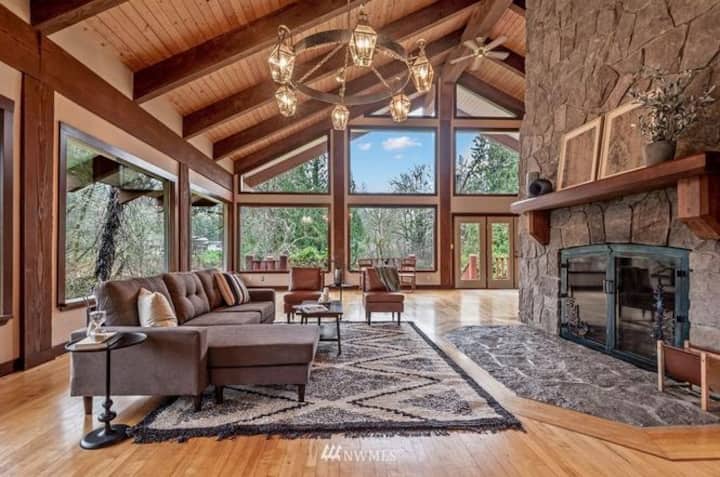 Fantastic Timber Framed Estate On Coweeman River - Kelso, WA