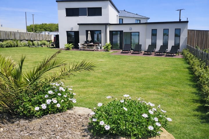 Villa Louzaouenn Avec Piscine Intérieure - Santec