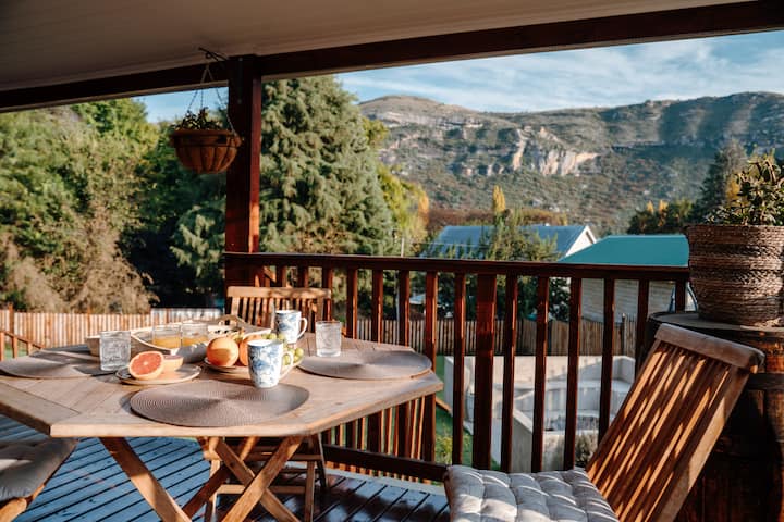 Modern Retreat|mountain Views|walk To Town - Clarens