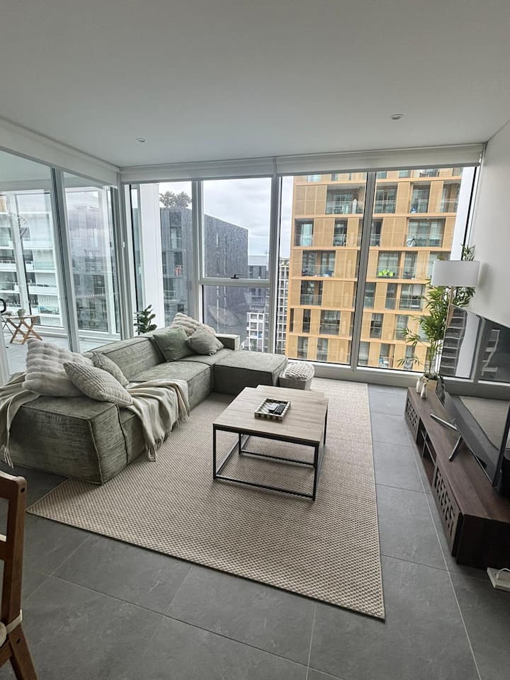 Modern Getaway With Stunning Accor Stadium Views - Auburn