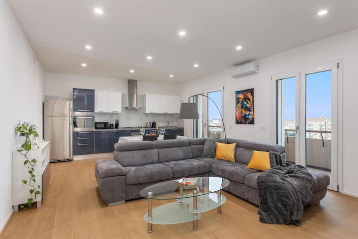 [Casa Bloom] Stunning Penthouse City-center View - Oristano