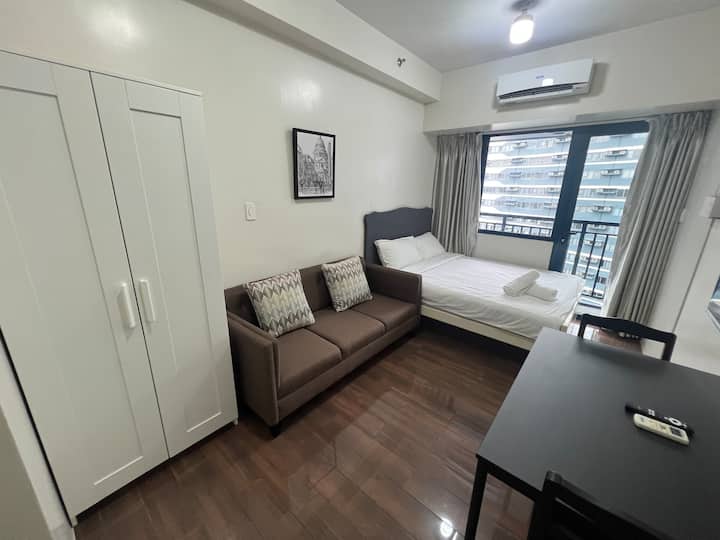 Air Residences Studio Bright • Calm • Comfortable - Makati
