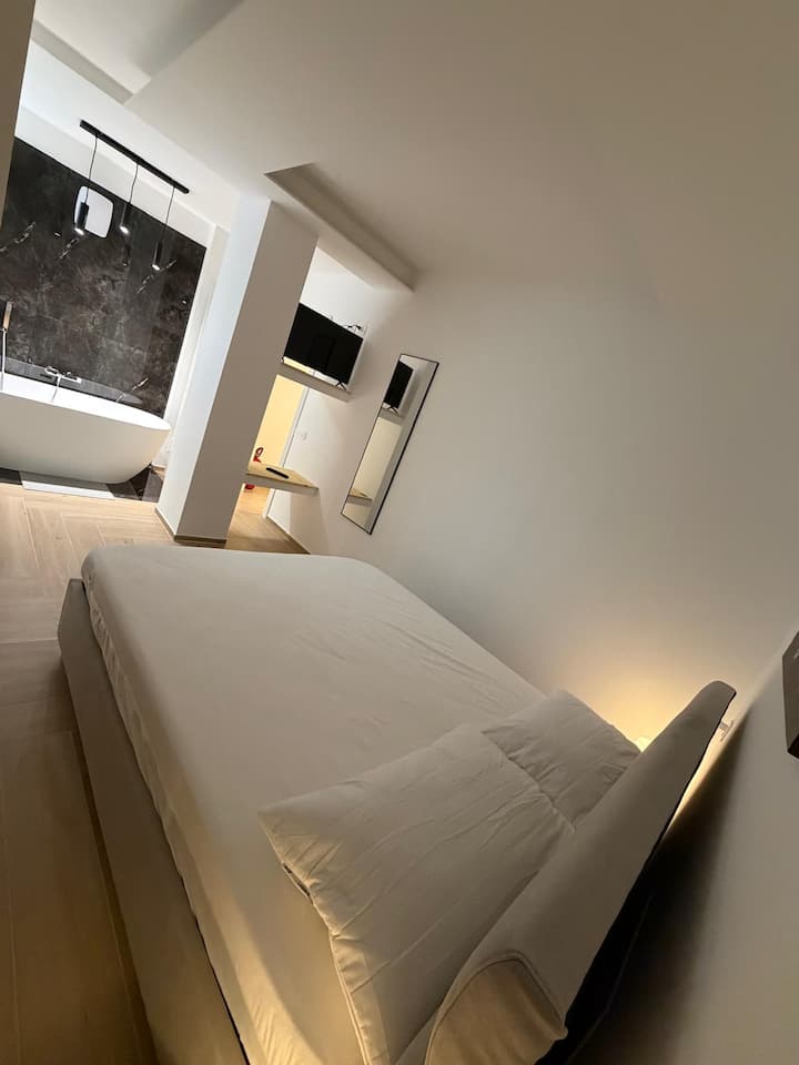 Elegante Suite Con Box Privato E Vista - Aprica