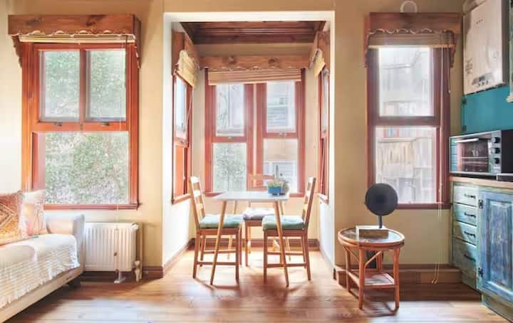 Cosy Aesthetic Wooden Flat - İstanbul