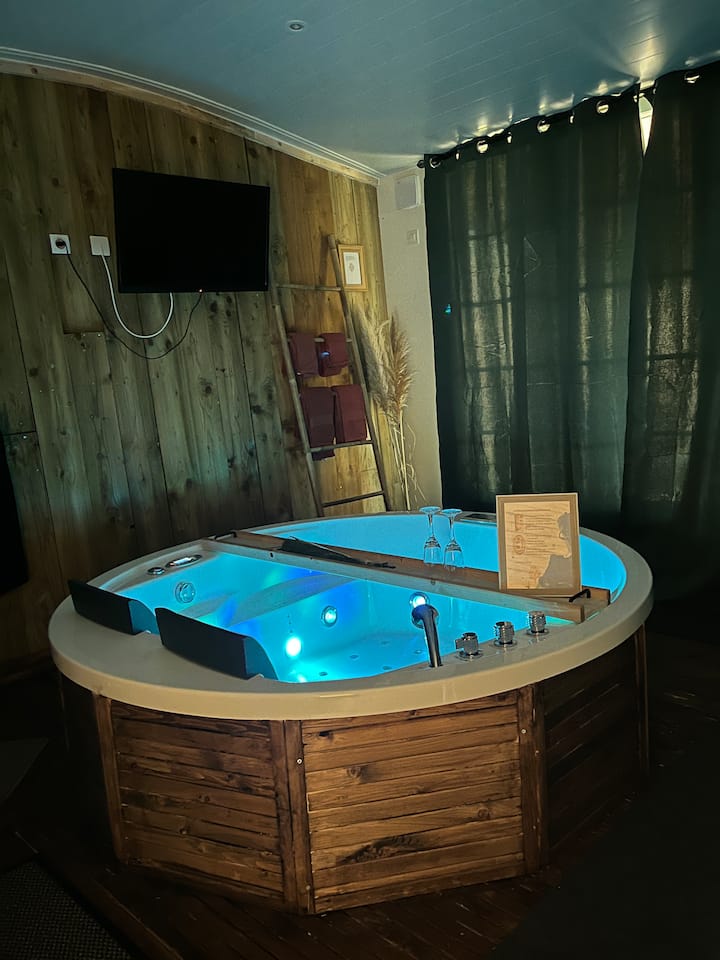 Chalet Avec Sa Baignoire Jacuzzi - Sarthe