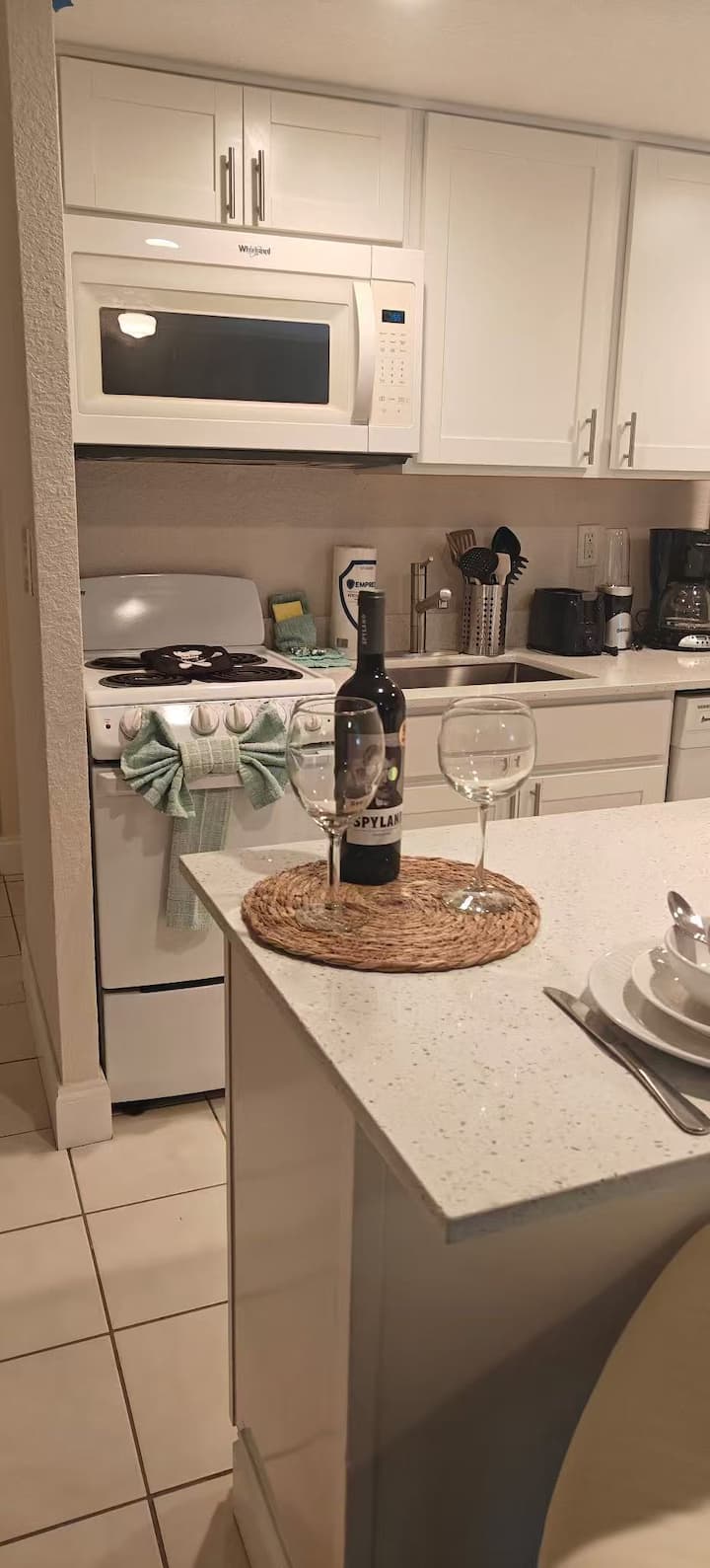#207 1 Bed Room Suite, 2 Queen Bed, Full Kitchen - Daytona Beach, FL