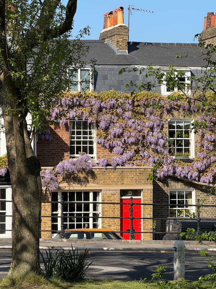Charming Ensuite On Historic Kew Green - Hounslow