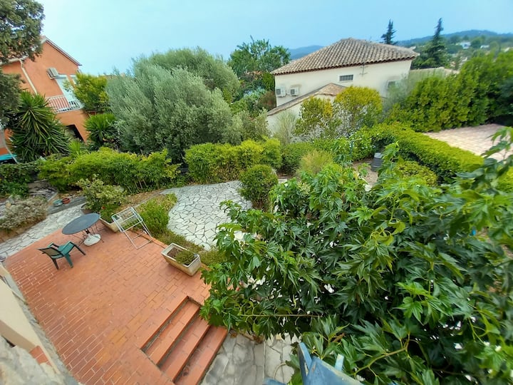 Loue Ce T2 Au Rdc D'une Villa - La Garde