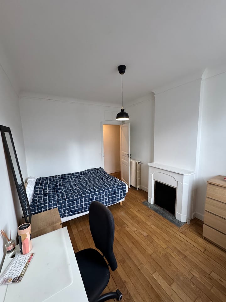 Quiet & Cozy Room – Melun Station - Melun