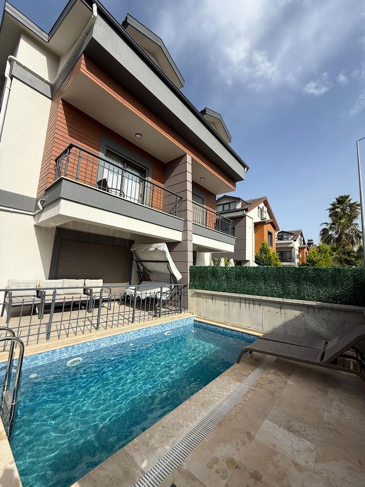 Fethiye ÇAlış’ta Denize Yürüme Mesafesi Lüks Villa - フェトヒエ