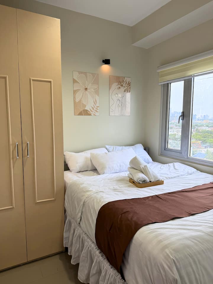 2br Entertainment Suite W/ Netflix & Pool |Tower A - Antipolo