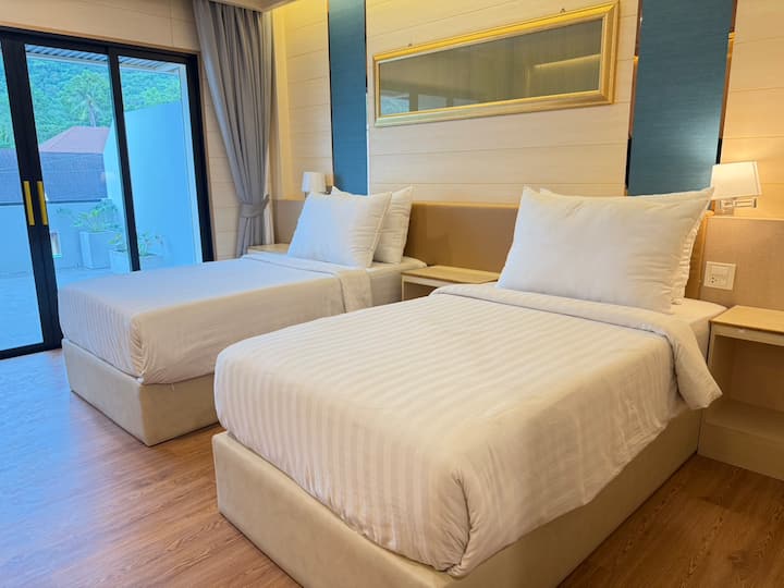 Simple Suits With Restaurant 16 - Ko Tau