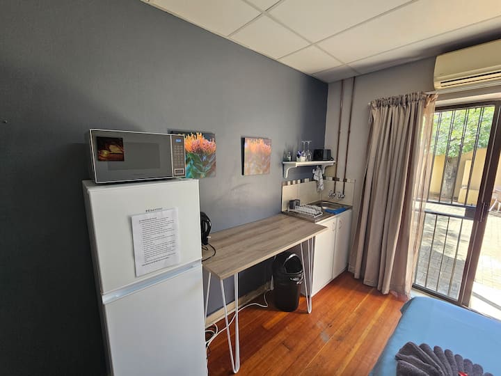 Private And Secure Unit With Fenced Courtyard - Bloemfontein