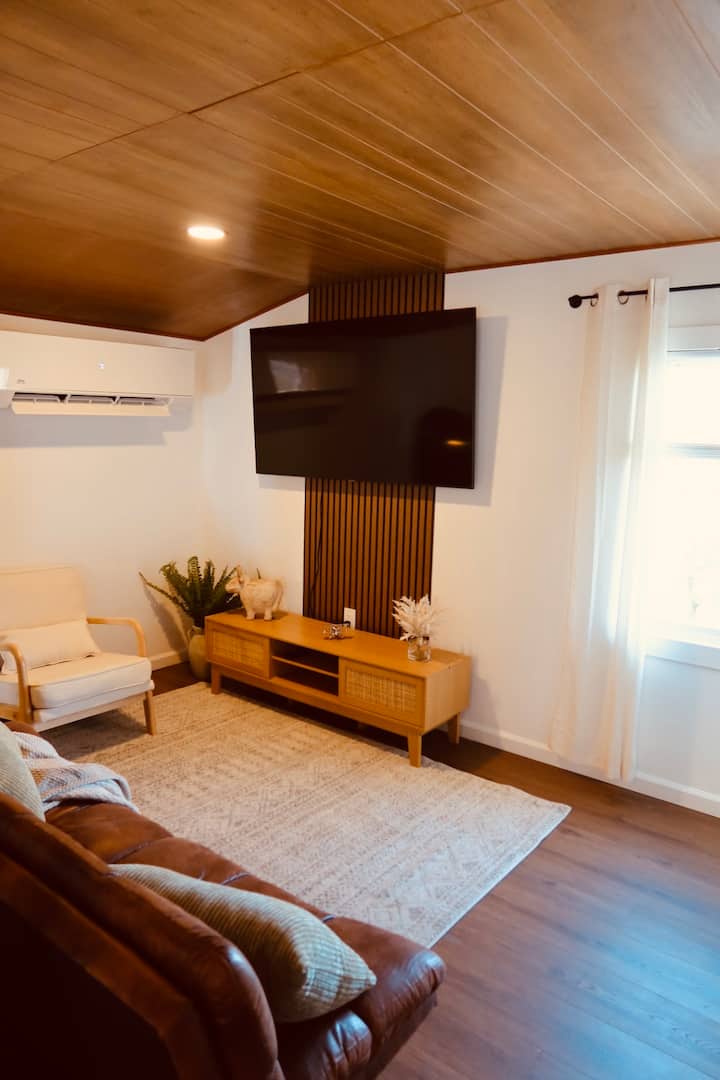 The Layover Loft | Cozy Stay Near Nyc And Metlife - Elizabeth, NJ