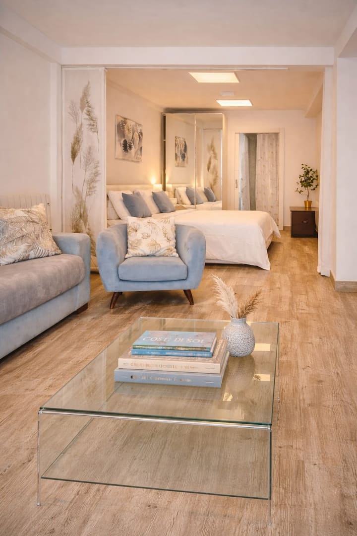 Ground Floor Beachfront Studio In Castillo Duquesa - Manilva